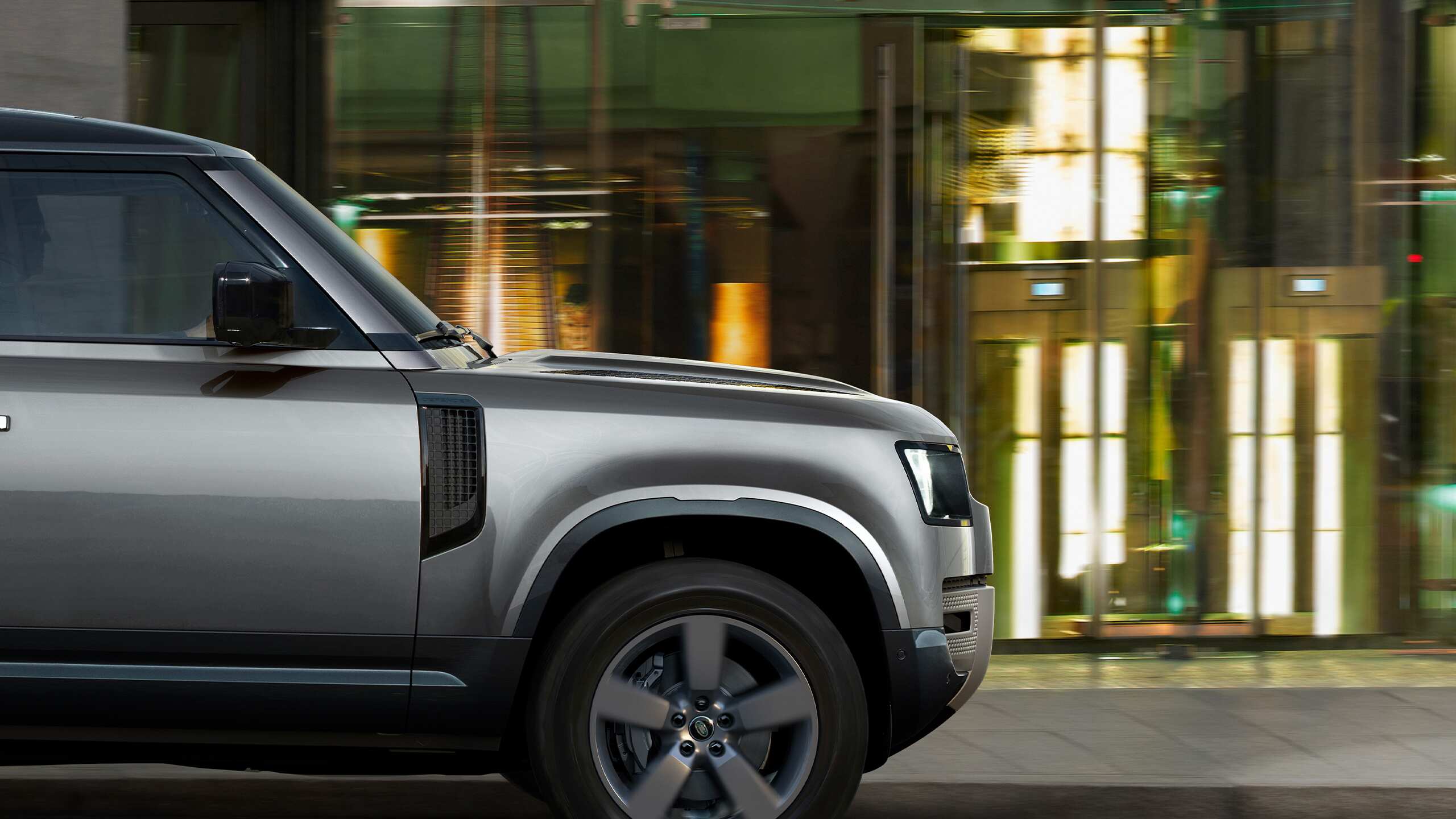 Mid-size luxury SUVs | Full Model Range Here | Land Rover