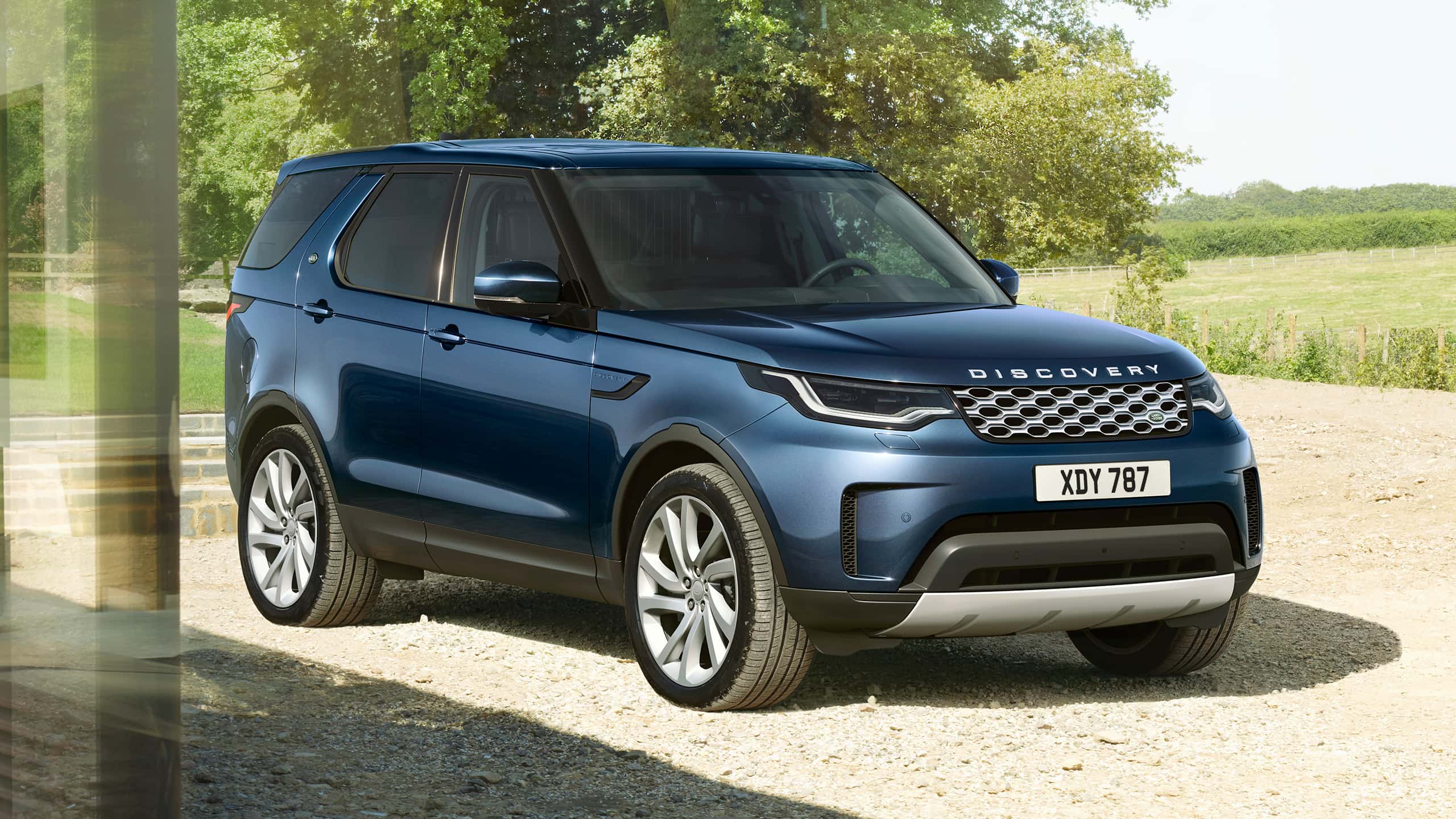 Discovery | Versatile, 7-Seat Family SUV | Land Rover