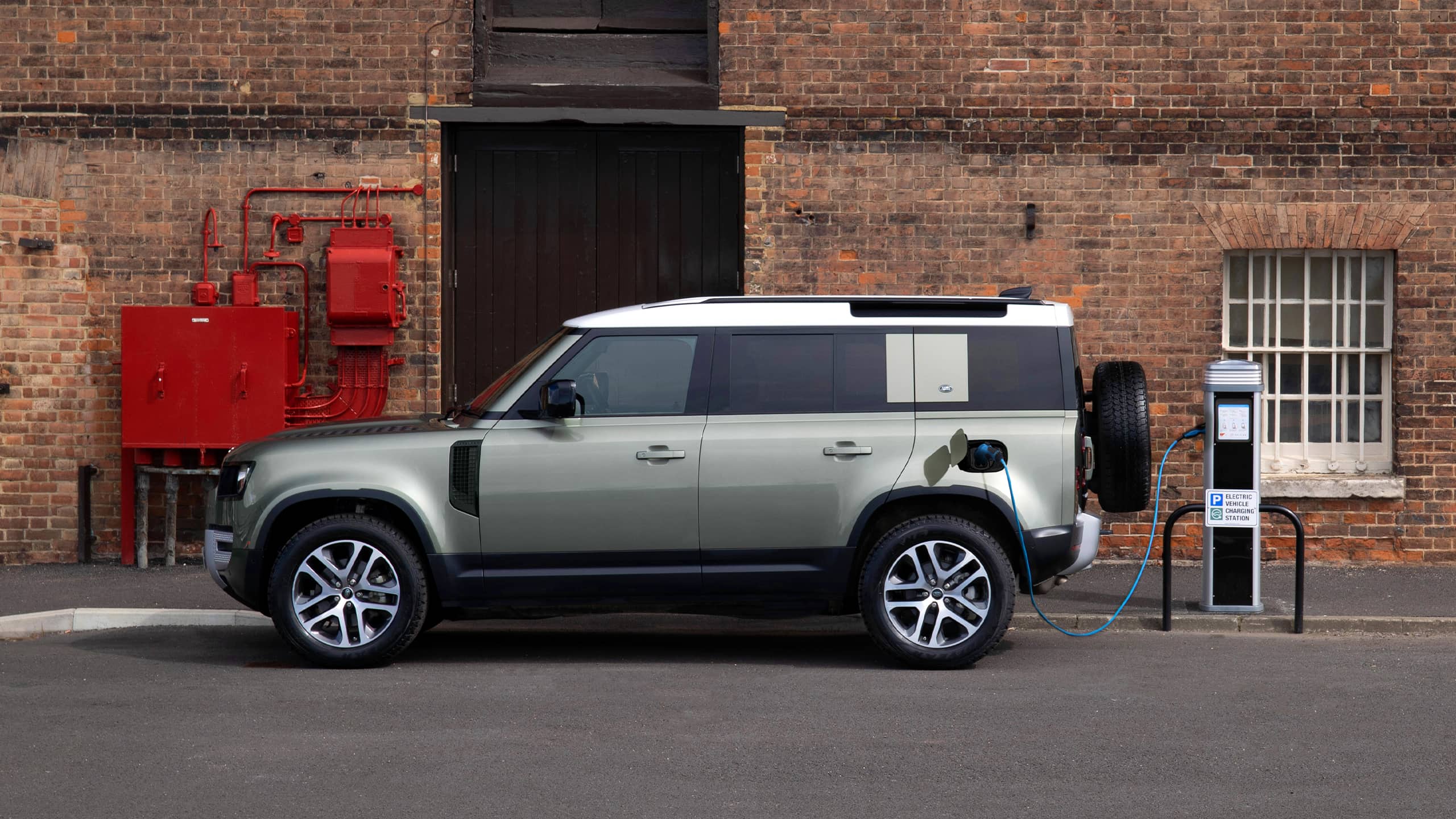 Defender PHEV and MHEV | Hybrid Capability | Defender